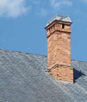 Travaux de rénovation d’une cheminée sur toit incliné à Wépion